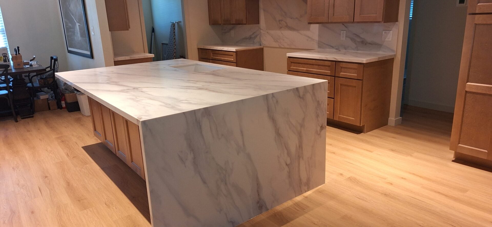 Luxury Quartz Countertops for Modern Kitchens and Bathrooms